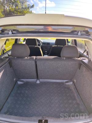Black Volkswagen Golf 2003 in Liepaja, with an engine capacity of 1.90 L and mileage of 377 thousand km for 1700 €, photo 8 on AUTOMOTO.COM.LV