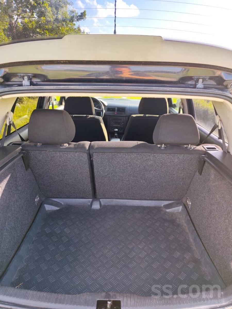 Black Volkswagen Golf 2003 in Liepaja, with an engine capacity of 1.90 L and mileage of 377 thousand km for 1700 €, photo 8 on AUTOMOTO.COM.LV
