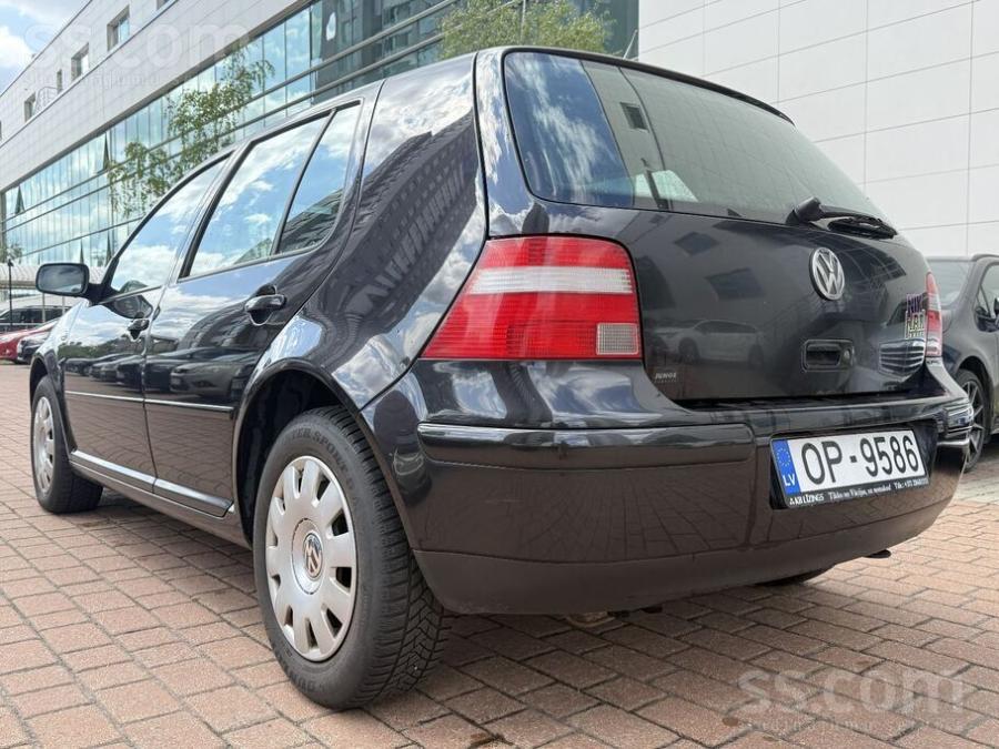 Black Volkswagen Golf 2003 in Riga, with an engine capacity of 1.60 L and mileage of 0 thousand km for 2000 €, photo 5 on AUTOMOTO.COM.LV