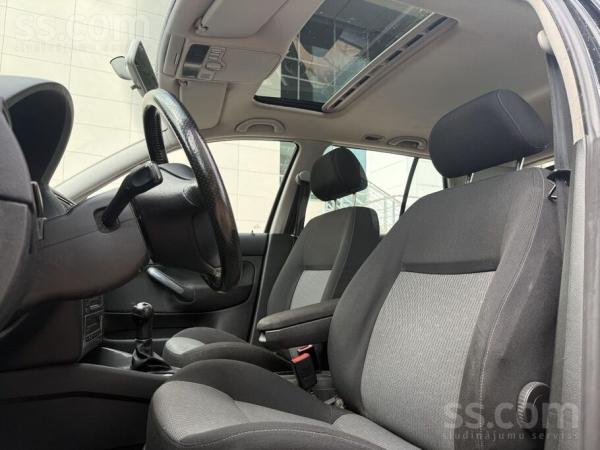 Black Volkswagen Golf 2003 in Riga, with an engine capacity of 1.60 L and mileage of 0 thousand km for 2000 €, photo 7 on AUTOMOTO.COM.LV