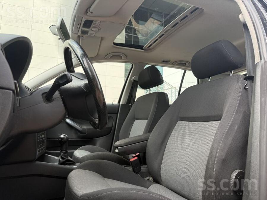 Black Volkswagen Golf 2003 in Riga, with an engine capacity of 1.60 L and mileage of 0 thousand km for 2000 €, photo 7 on AUTOMOTO.COM.LV
