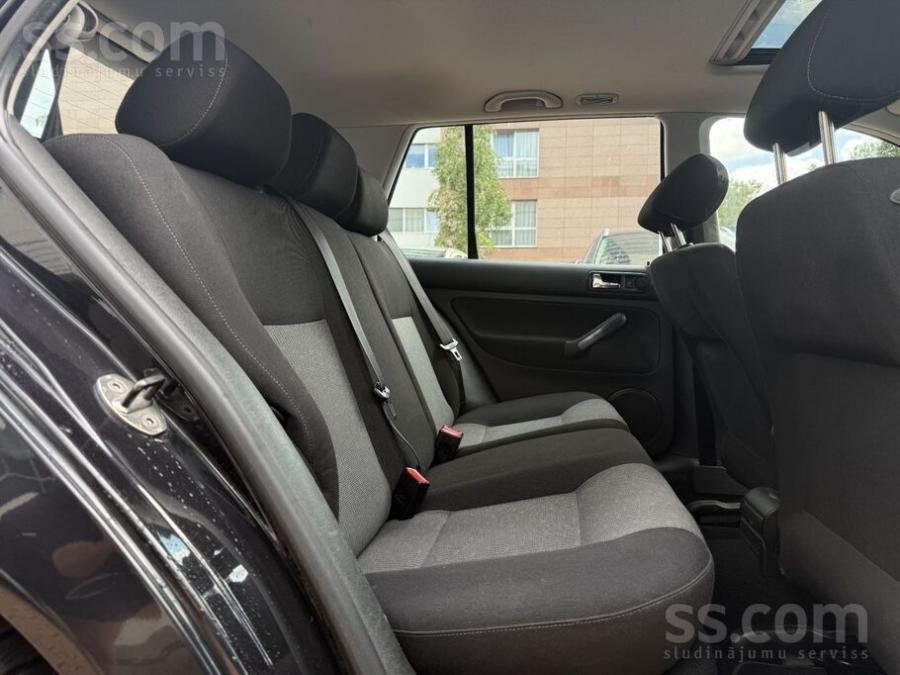 Black Volkswagen Golf 2003 in Riga, with an engine capacity of 1.60 L and mileage of 0 thousand km for 2000 €, photo 9 on AUTOMOTO.COM.LV