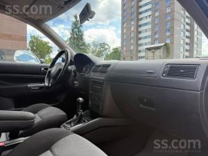 Black Volkswagen Golf 2003 in Riga, with an engine capacity of 1.60 L and mileage of 0 thousand km for 2000 €, photo 10 on AUTOMOTO.COM.LV