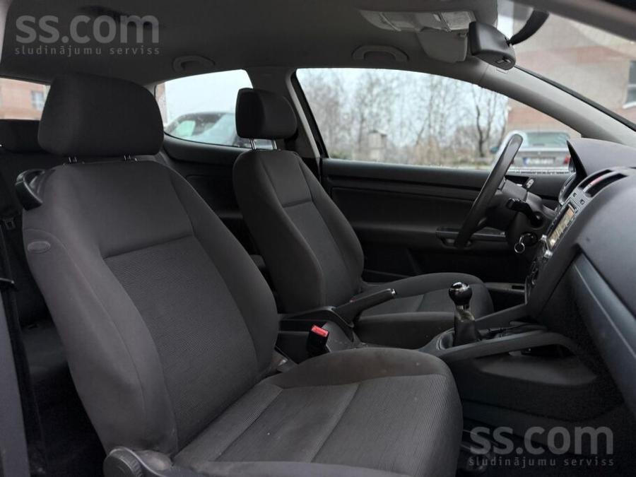 Black Volkswagen Golf 2004 in Riga, with an engine capacity of 1.40 L and mileage of 0 thousand km for 1800 €, photo 3 on AUTOMOTO.COM.LV