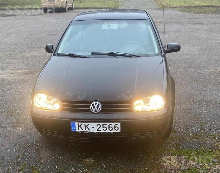 Black Volkswagen Golf 2004 in Valmiera, with an engine capacity of 1.40 L and mileage of 288 thousand km for 1500 €, photo 1 on AUTOMOTO.COM.LV