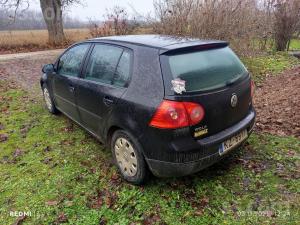 Black Volkswagen Golf 2004 in Ogre, with an engine capacity of 1.40 L and mileage of 306 thousand km for 700 €, photo 4 on AUTOMOTO.COM.LV