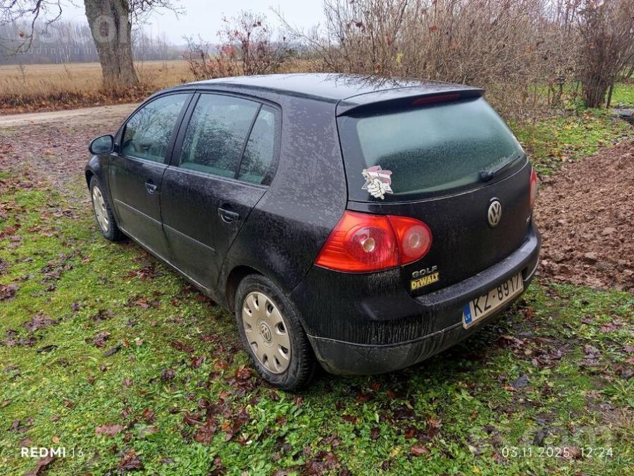 Black Volkswagen Golf 2004 in Ogre, with an engine capacity of 1.40 L and mileage of 306 thousand km for 700 €, photo 4 on AUTOMOTO.COM.LV