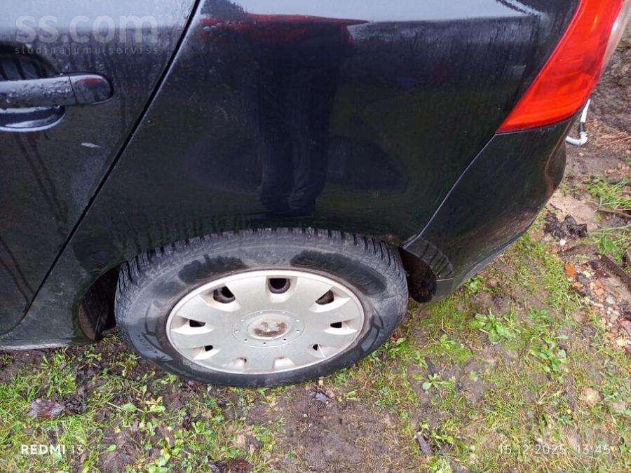 Black Volkswagen Golf 2004 in Ogre, with an engine capacity of 1.40 L and mileage of 306 thousand km for 700 €, photo 6 on AUTOMOTO.COM.LV