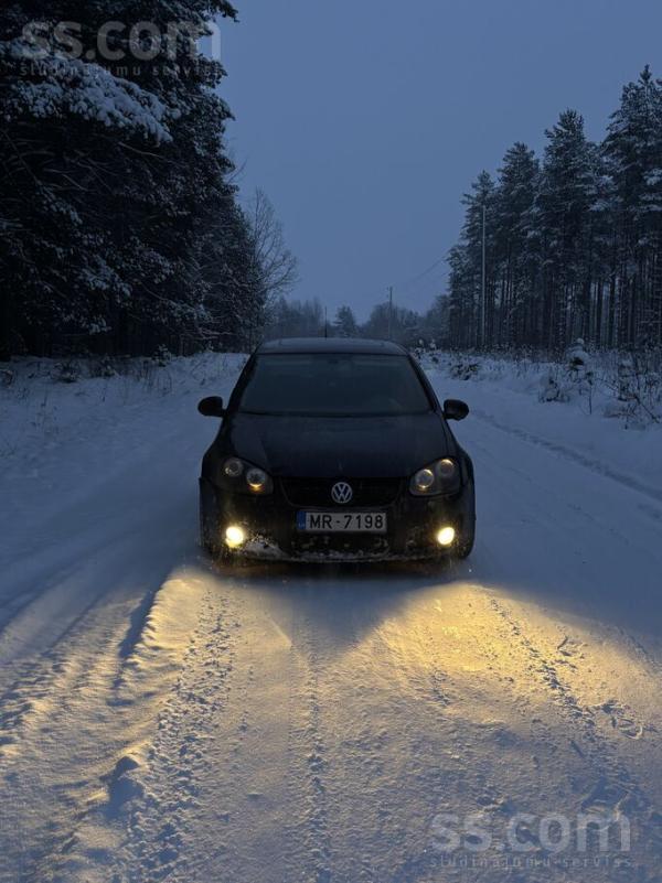 Black Volkswagen Golf 2004 in Rezekne, with an engine capacity of 2.00 L and mileage of 365 thousand km for 1650 €, photo 1 on AUTOMOTO.COM.LV