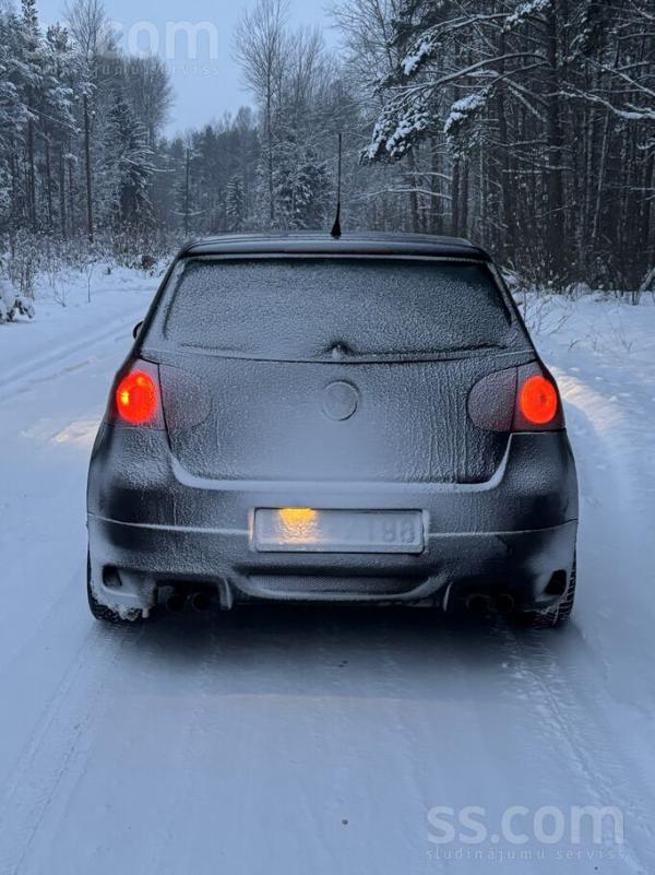 Black Volkswagen Golf 2004 in Rezekne, with an engine capacity of 2.00 L and mileage of 365 thousand km for 1650 €, photo 2 on AUTOMOTO.COM.LV