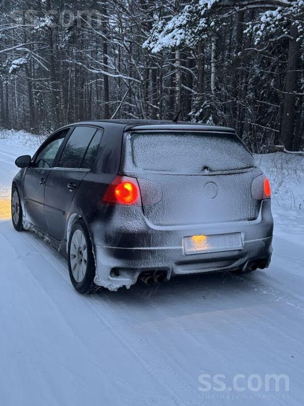 Black Volkswagen Golf 2004 in Rezekne, with an engine capacity of 2.00 L and mileage of 365 thousand km for 1650 €, photo 3 on AUTOMOTO.COM.LV