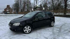 Melns Volkswagen Golf 2004 Viļņa, ar dzinēja tilpumu 2.00 L un nobraukumu 40 tūkst. km par 950 €, foto 2 vietnē AUTOMOTO.COM.LV