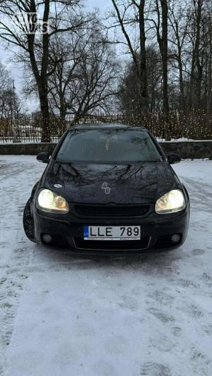 Melns Volkswagen Golf 2004 Viļņa, ar dzinēja tilpumu 2.00 L un nobraukumu 40 tūkst. km par 950 €, foto 3 vietnē AUTOMOTO.COM.LV