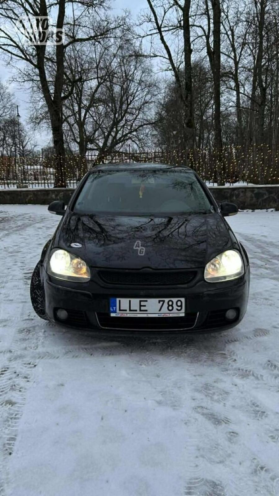 Melns Volkswagen Golf 2004 Viļņa, ar dzinēja tilpumu 2.00 L un nobraukumu 40 tūkst. km par 950 €, foto 3 vietnē AUTOMOTO.COM.LV