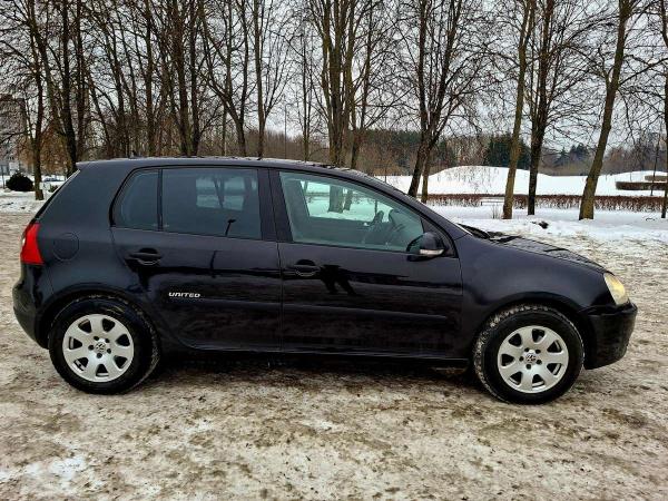 Melns Volkswagen Golf 2004 Kauņa, ar dzinēja tilpumu 1.90 L un nobraukumu 312 tūkst. km par 1850 €, foto 5 vietnē AUTOMOTO.COM.LV