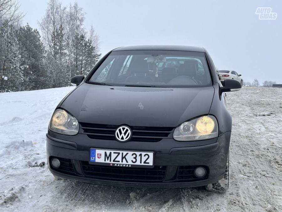 Melns Volkswagen Golf 2004 Šauļi, ar dzinēja tilpumu 2.00 L un nobraukumu 313 tūkst. km par 2850 €, foto 2 vietnē AUTOMOTO.COM.LV