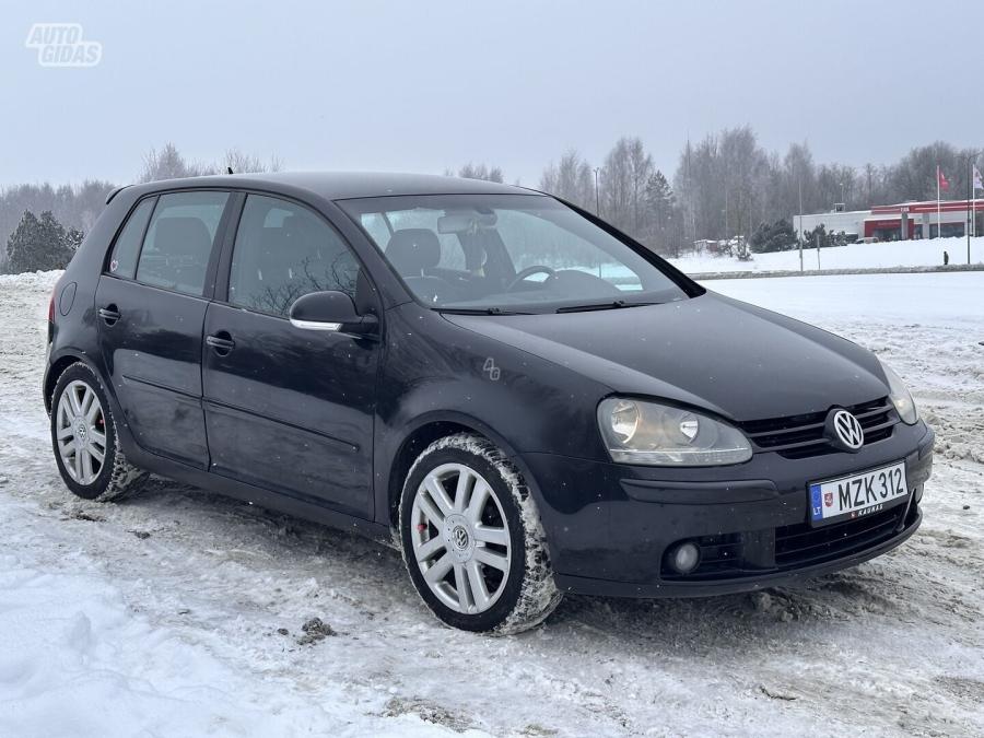 Melns Volkswagen Golf 2004 Šauļi, ar dzinēja tilpumu 2.00 L un nobraukumu 313 tūkst. km par 2850 €, foto 3 vietnē AUTOMOTO.COM.LV