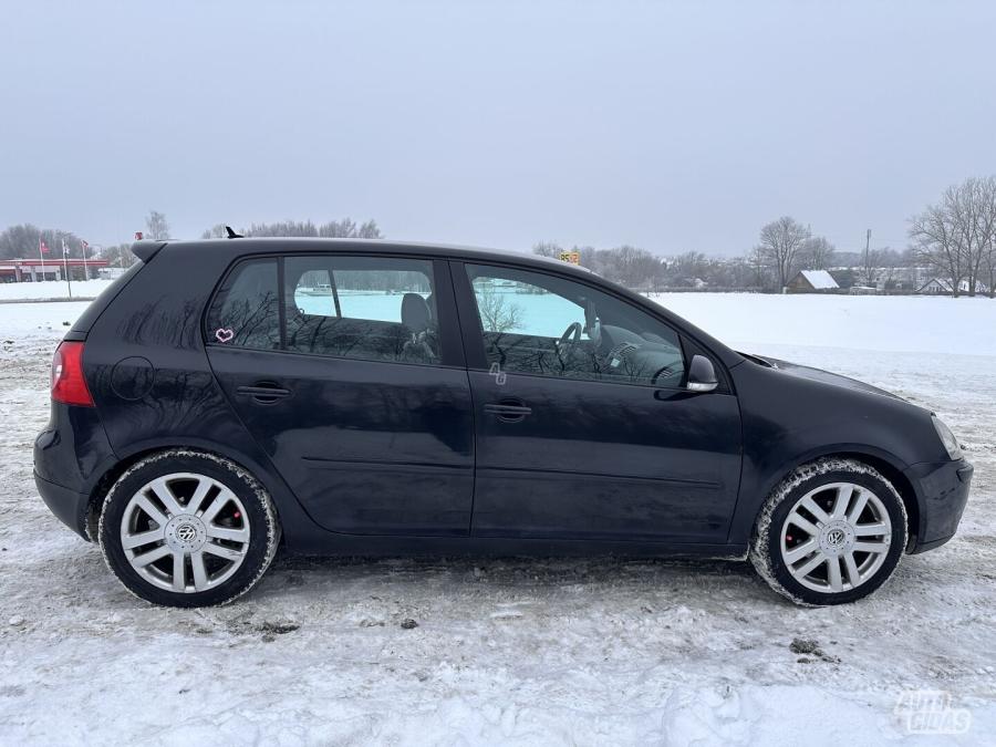 Melns Volkswagen Golf 2004 Šauļi, ar dzinēja tilpumu 2.00 L un nobraukumu 313 tūkst. km par 2850 €, foto 4 vietnē AUTOMOTO.COM.LV