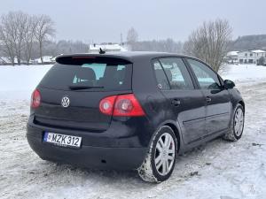 Melns Volkswagen Golf 2004 Šauļi, ar dzinēja tilpumu 2.00 L un nobraukumu 313 tūkst. km par 2850 €, foto 5 vietnē AUTOMOTO.COM.LV