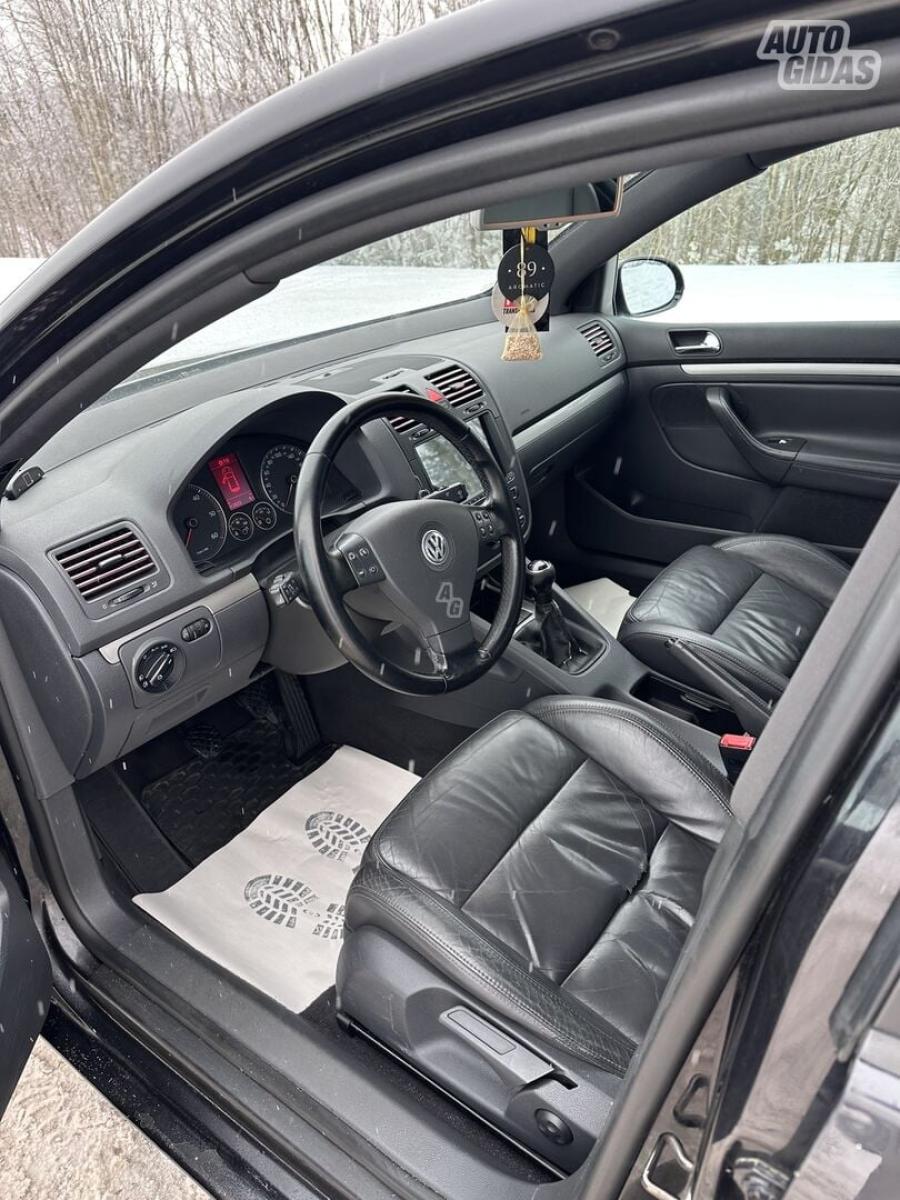 Melns Volkswagen Golf 2004 Šauļi, ar dzinēja tilpumu 2.00 L un nobraukumu 313 tūkst. km par 2850 €, foto 9 vietnē AUTOMOTO.COM.LV