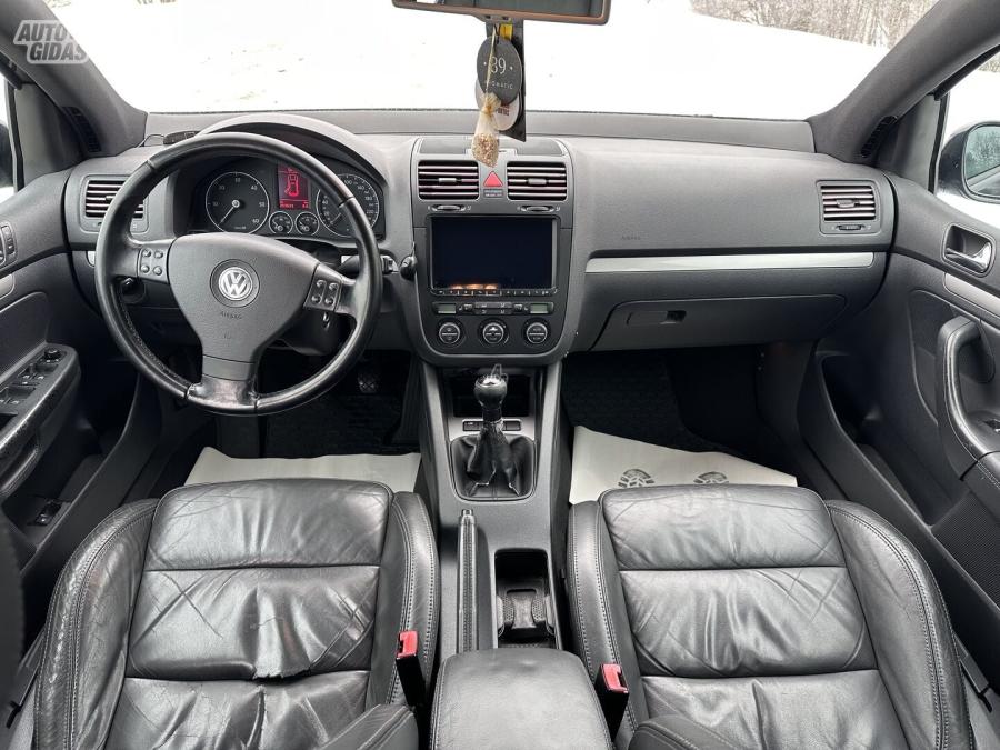 Melns Volkswagen Golf 2004 Šauļi, ar dzinēja tilpumu 2.00 L un nobraukumu 313 tūkst. km par 2850 €, foto 14 vietnē AUTOMOTO.COM.LV