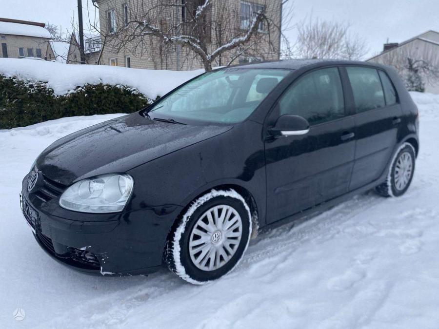 Melns Volkswagen Golf 2004 Biržai, ar dzinēja tilpumu 1.90 L un nobraukumu 311 tūkst. km par 2350 €, foto 2 vietnē AUTOMOTO.COM.LV