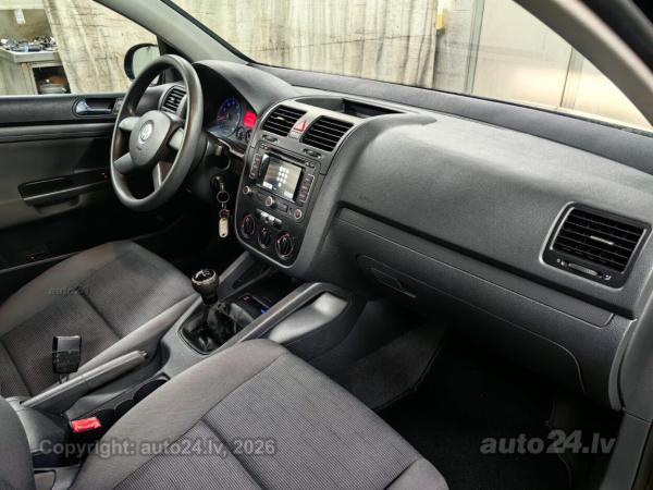 Melns Volkswagen Golf 2004 Viljandi, ar dzinēja tilpumu 1.40 L un nobraukumu 193 tūkst. km par 3190 €, foto 3 vietnē AUTOMOTO.COM.LV