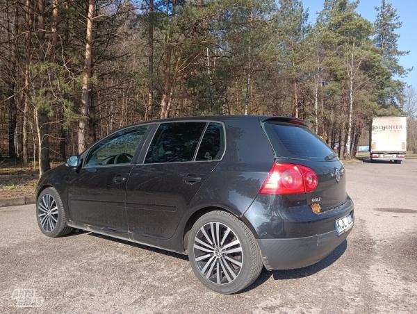 Melns Volkswagen Golf 2004 Viļņa, ar dzinēja tilpumu 2.00 L un nobraukumu 310 tūkst. km par 1300 €, foto 3 vietnē AUTOMOTO.COM.LV