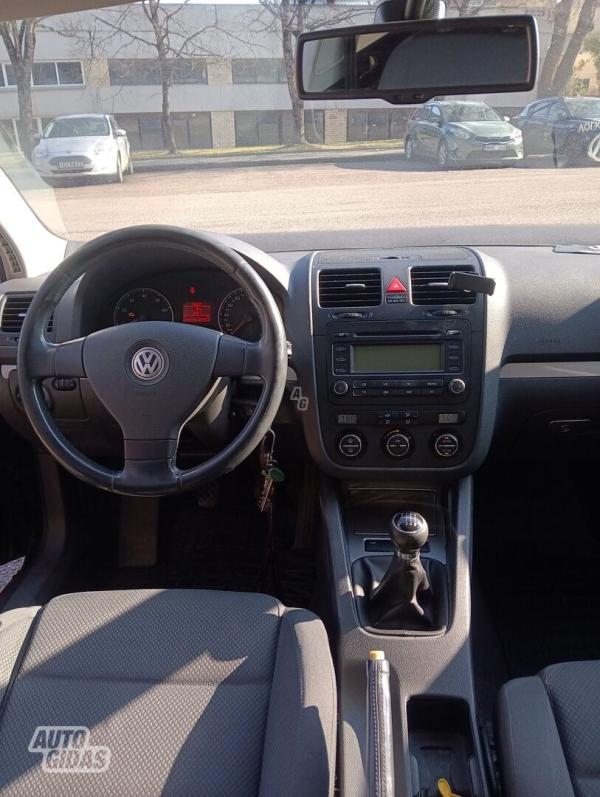 Melns Volkswagen Golf 2004 Viļņa, ar dzinēja tilpumu 2.00 L un nobraukumu 310 tūkst. km par 1300 €, foto 7 vietnē AUTOMOTO.COM.LV