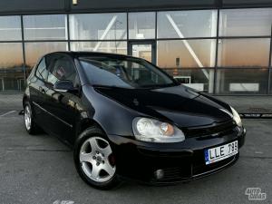 Black Volkswagen Golf 2004 in Panevezys, with an engine capacity of 2.00 L and mileage of 372 thousand km for 1180 €, photo 3 on AUTOMOTO.COM.LV
