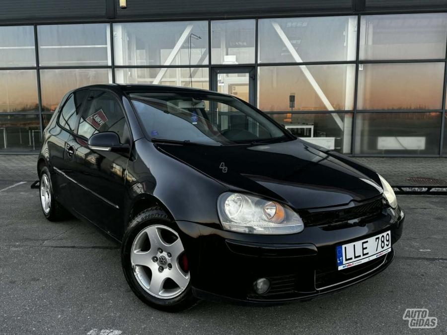Black Volkswagen Golf 2004 in Panevezys, with an engine capacity of 2.00 L and mileage of 372 thousand km for 1180 €, photo 3 on AUTOMOTO.COM.LV