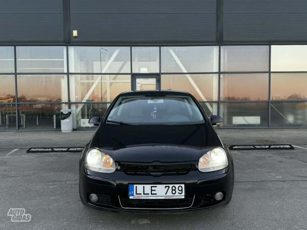Melns Volkswagen Golf 2004 Panevēža, ar dzinēja tilpumu 2.00 L un nobraukumu 372 tūkst. km par 1180 €, foto 3 vietnē AUTOMOTO.COM.LV