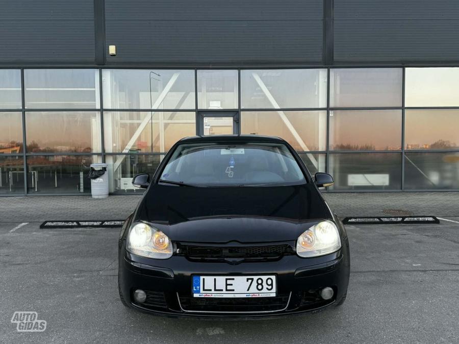 Black Volkswagen Golf 2004 in Panevezys, with an engine capacity of 2.00 L and mileage of 372 thousand km for 1180 €, photo 4 on AUTOMOTO.COM.LV