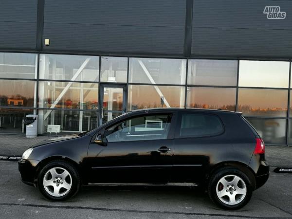 Melns Volkswagen Golf 2004 Panevēža, ar dzinēja tilpumu 2.00 L un nobraukumu 372 tūkst. km par 1180 €, foto 6 vietnē AUTOMOTO.COM.LV