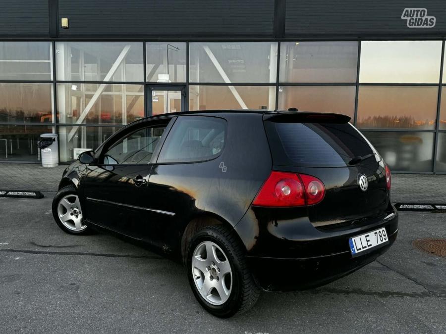 Black Volkswagen Golf 2004 in Panevezys, with an engine capacity of 2.00 L and mileage of 372 thousand km for 1180 €, photo 9 on AUTOMOTO.COM.LV