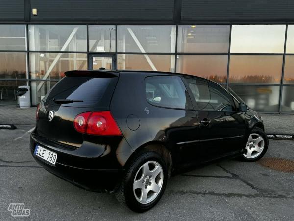 Melns Volkswagen Golf 2004 Panevēža, ar dzinēja tilpumu 2.00 L un nobraukumu 372 tūkst. km par 1180 €, foto 9 vietnē AUTOMOTO.COM.LV