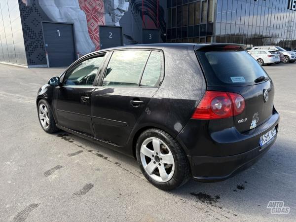 Melns Volkswagen Golf 2004 Kauņa, ar dzinēja tilpumu 1.90 L un nobraukumu 331 tūkst. km par 1350 €, foto 4 vietnē AUTOMOTO.COM.LV