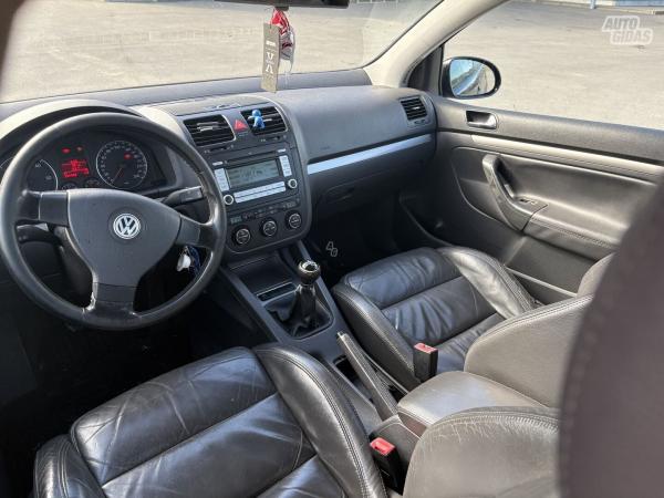 Melns Volkswagen Golf 2004 Kauņa, ar dzinēja tilpumu 1.90 L un nobraukumu 331 tūkst. km par 1350 €, foto 5 vietnē AUTOMOTO.COM.LV
