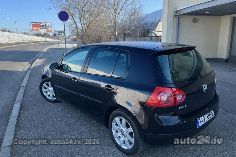 Black Volkswagen Golf 2004 in Tallinn, with an engine capacity of 1.90 L and mileage of 326 thousand km for 1499 €, photo 4 on AUTOMOTO.COM.LV