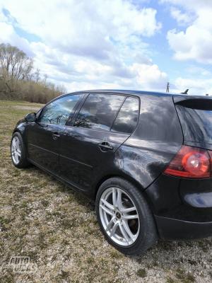 Black Volkswagen Golf 2004 in Pakruojis, with an engine capacity of 2.00 L and mileage of 300 thousand km for 2200 €, photo 5 on AUTOMOTO.COM.LV