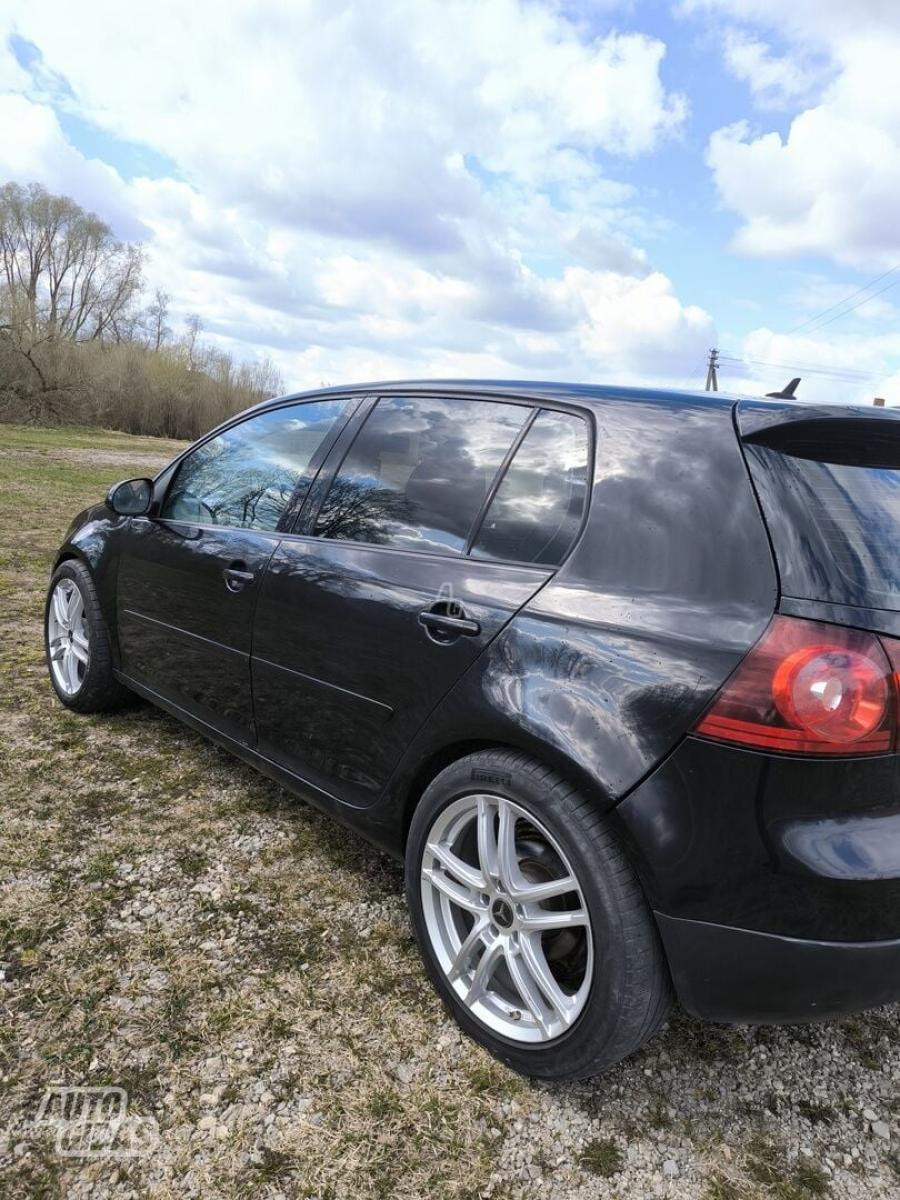 Black Volkswagen Golf 2004 in Pakruojis, with an engine capacity of 2.00 L and mileage of 300 thousand km for 2200 €, photo 5 on AUTOMOTO.COM.LV
