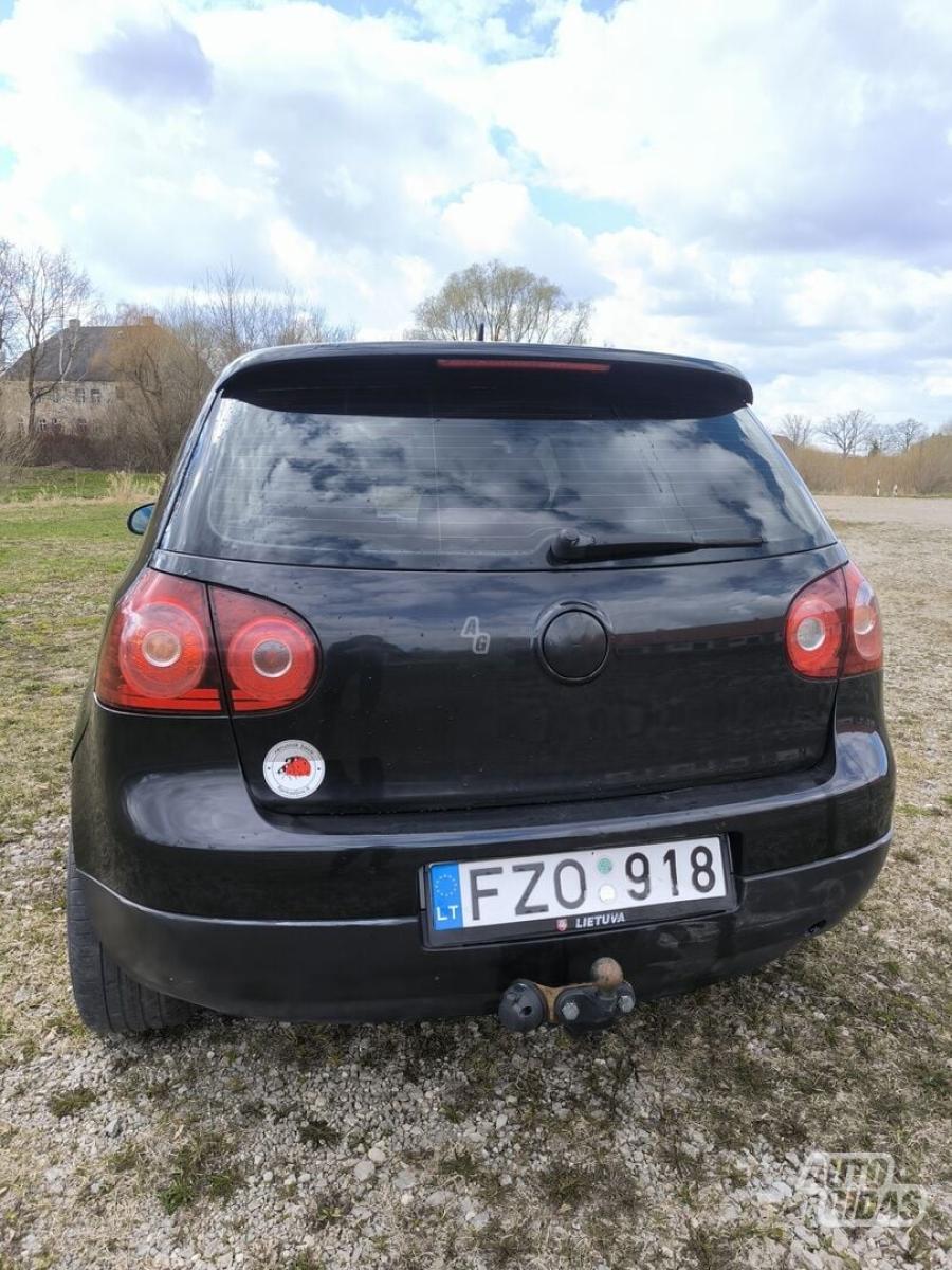 Black Volkswagen Golf 2004 in Pakruojis, with an engine capacity of 2.00 L and mileage of 300 thousand km for 2200 €, photo 6 on AUTOMOTO.COM.LV