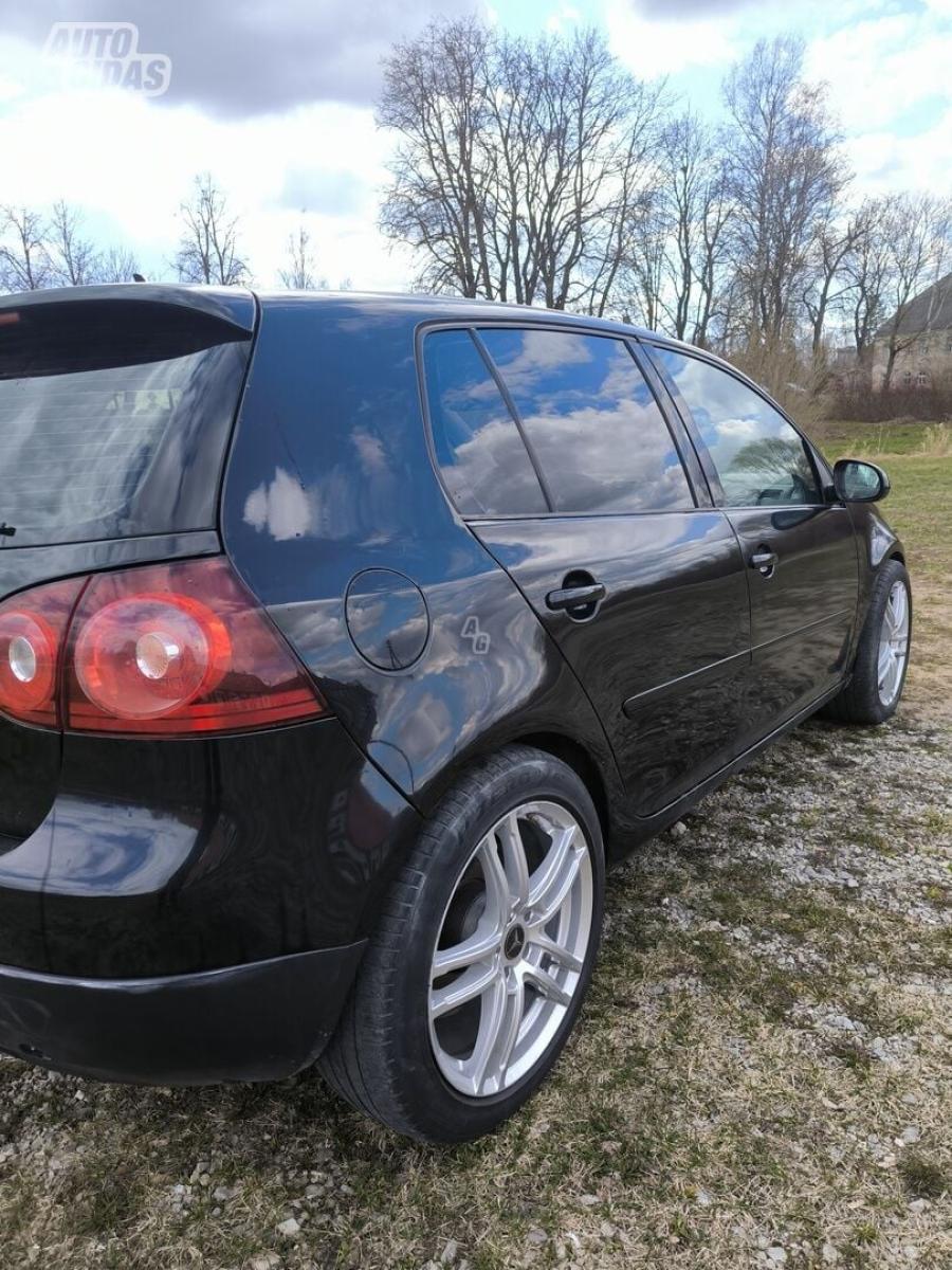 Black Volkswagen Golf 2004 in Pakruojis, with an engine capacity of 2.00 L and mileage of 300 thousand km for 2200 €, photo 7 on AUTOMOTO.COM.LV