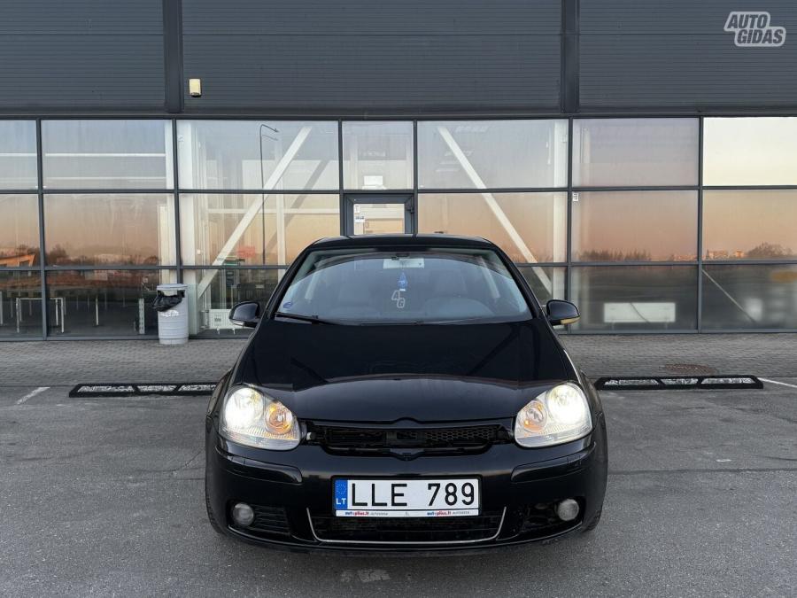 Black Volkswagen Golf 2004 in Panevezys, with an engine capacity of 2.00 L and mileage of 373 thousand km for 899 €, photo 4 on AUTOMOTO.COM.LV