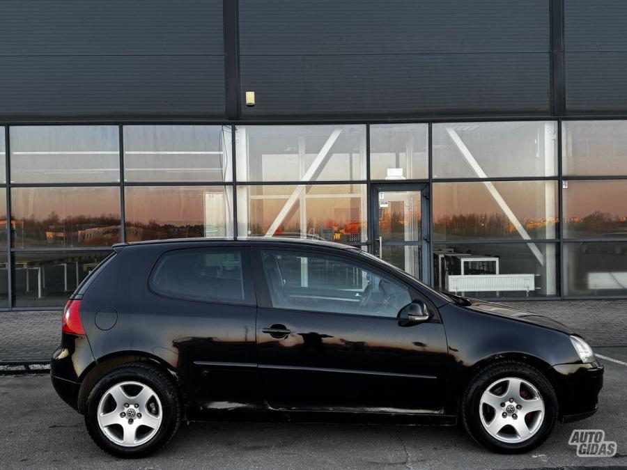 Black Volkswagen Golf 2004 in Panevezys, with an engine capacity of 2.00 L and mileage of 373 thousand km for 899 €, photo 7 on AUTOMOTO.COM.LV