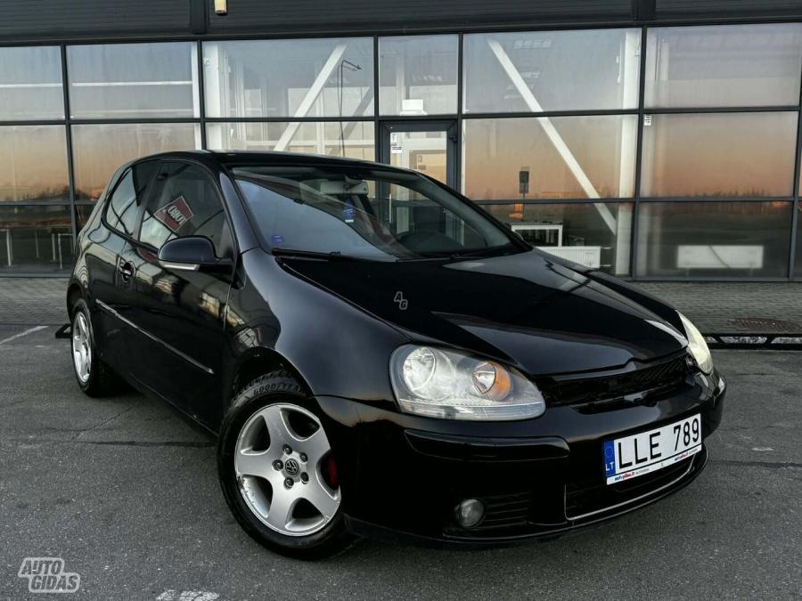 Melns Volkswagen Golf 2004 Panevēža, ar dzinēja tilpumu 2.00 L un nobraukumu 372 tūkst. km par 900 €, foto 3 vietnē AUTOMOTO.COM.LV