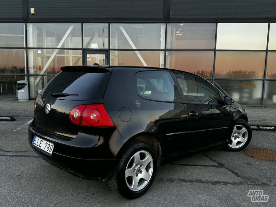 Melns Volkswagen Golf 2004 Panevēža, ar dzinēja tilpumu 2.00 L un nobraukumu 372 tūkst. km par 900 €, foto 9 vietnē AUTOMOTO.COM.LV