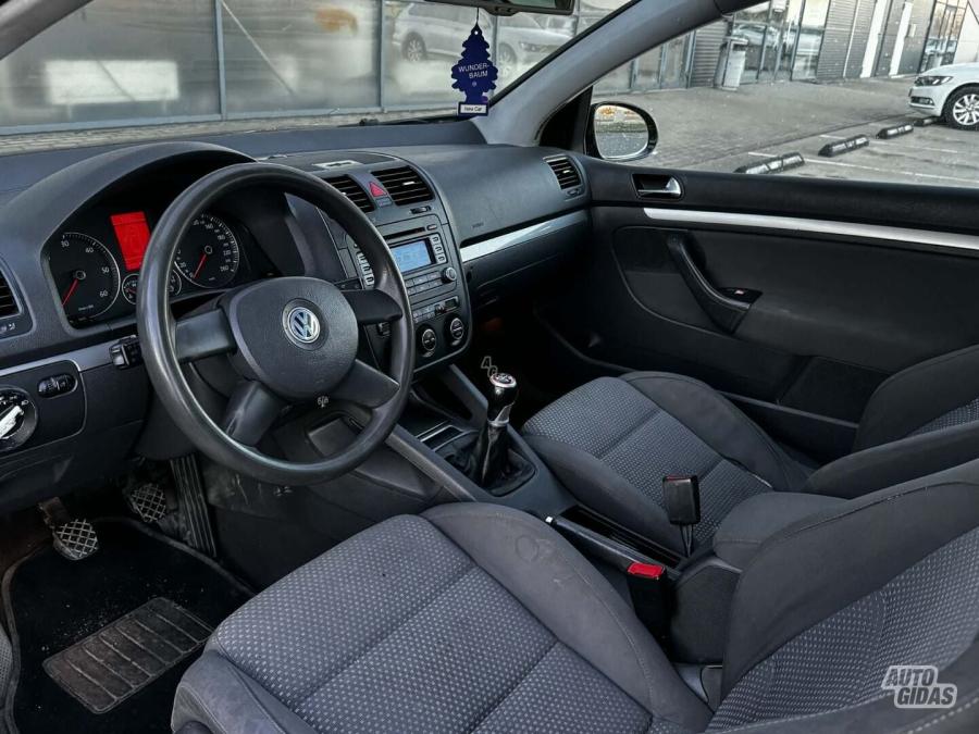 Melns Volkswagen Golf 2004 Panevēža, ar dzinēja tilpumu 2.00 L un nobraukumu 372 tūkst. km par 900 €, foto 13 vietnē AUTOMOTO.COM.LV
