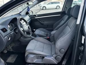 Melns Volkswagen Golf 2004 Panevēža, ar dzinēja tilpumu 2.00 L un nobraukumu 372 tūkst. km par 900 €, foto 15 vietnē AUTOMOTO.COM.LV