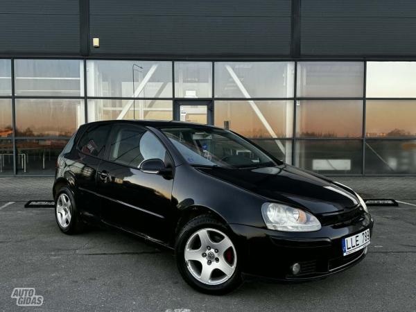 Melns Volkswagen Golf 2004 Panevēža, ar dzinēja tilpumu 2.00 L un nobraukumu 372 tūkst. km par 860 €, foto 1 vietnē AUTOMOTO.COM.LV